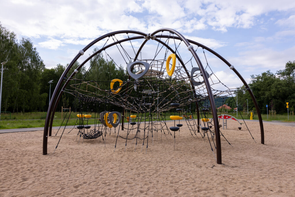 Playground behind Galeria Sudecka - BUGLO Play Sp. z o.o.